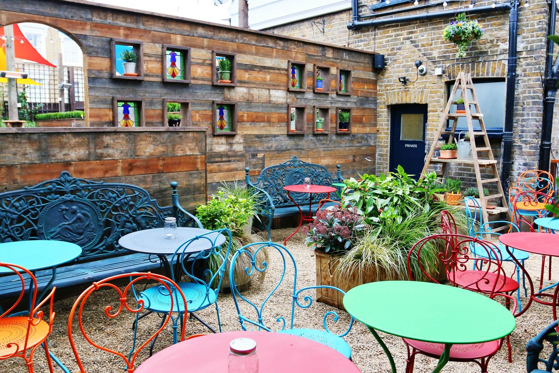 Take a 360 tour of The Pilot Pub and Restaurant in Chiswick