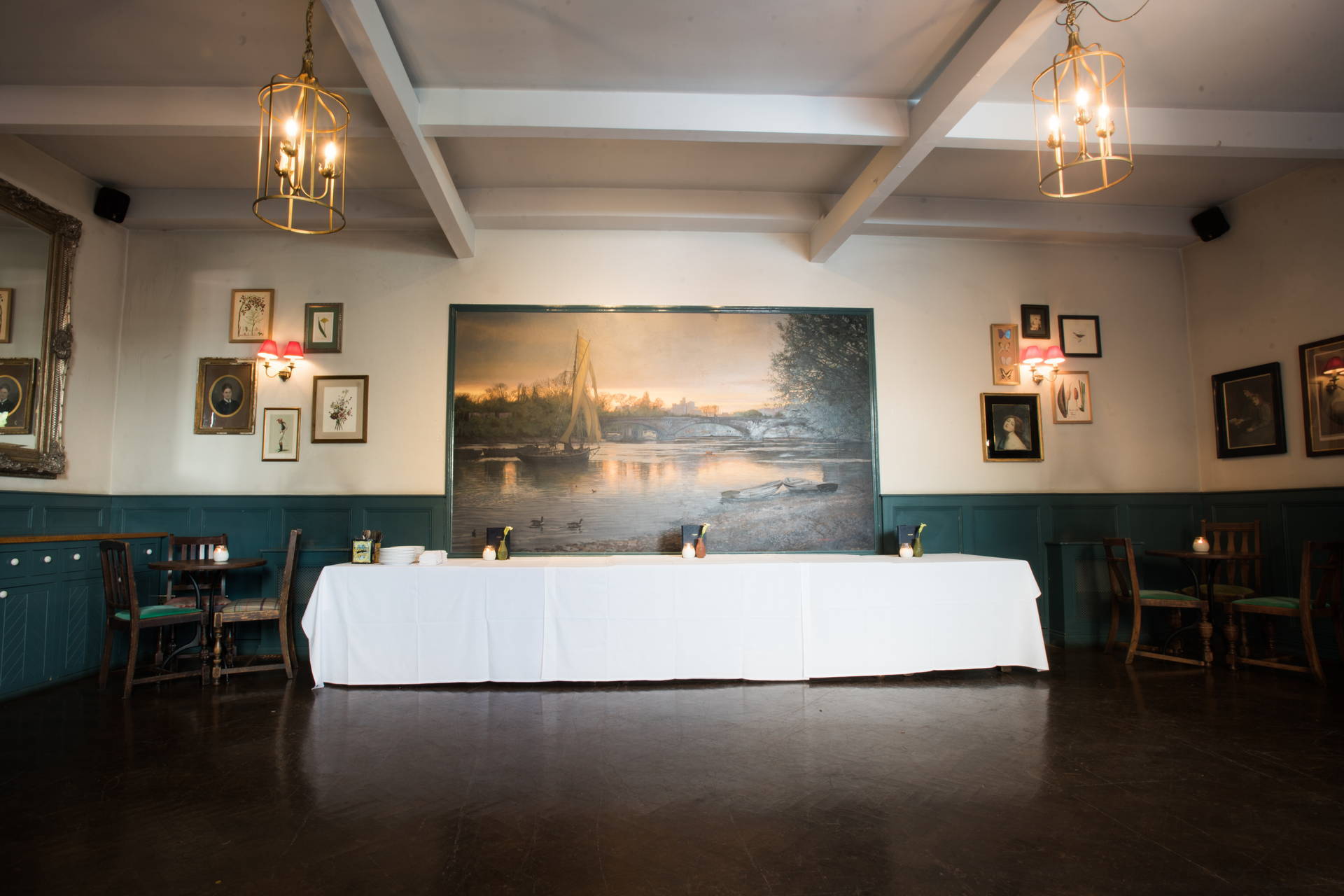 Take a 360 tour of The Pilot Pub and Restaurant in Chiswick